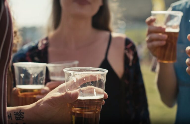 Tipsy vs Drunk: What’s the Difference From Light Buzzes to Heavy Hits